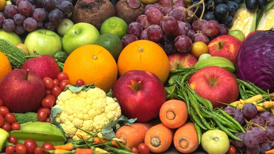 Fighting Inflammation With Food Synergy | NutritionFacts.org