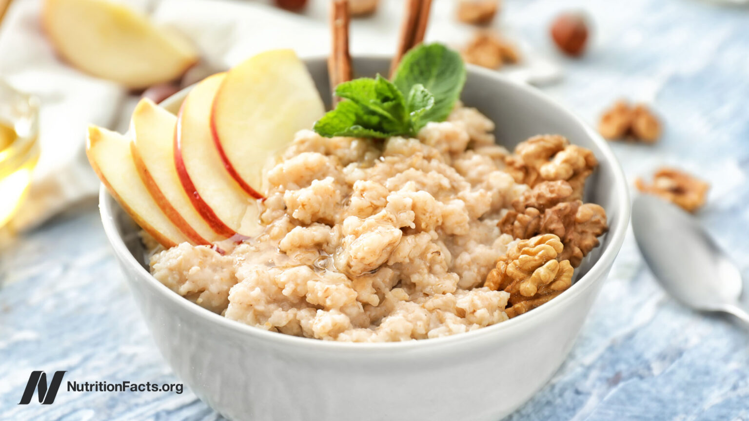 Is Cereal or Oatmeal Better for Breakfast?